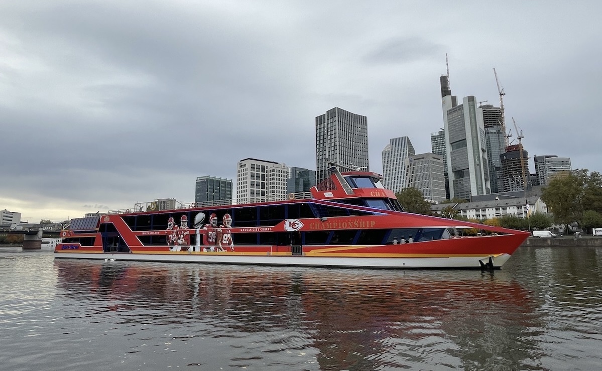 MacroArt floats Kansas City Chiefs boat - Image Reports